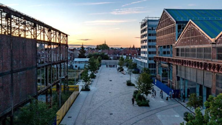 Centre aquatique de l'écoquartier Fives Cail à Lille (59) | Etamine